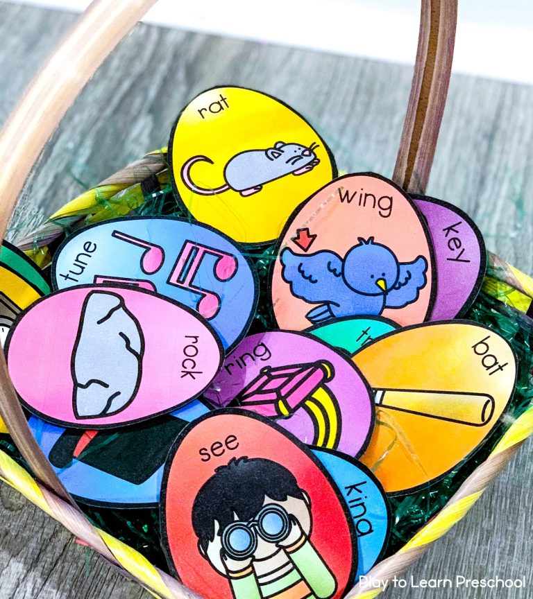 Rhyming Baskets: Interactive Preschool Bulletin Board - Play to Learn ...