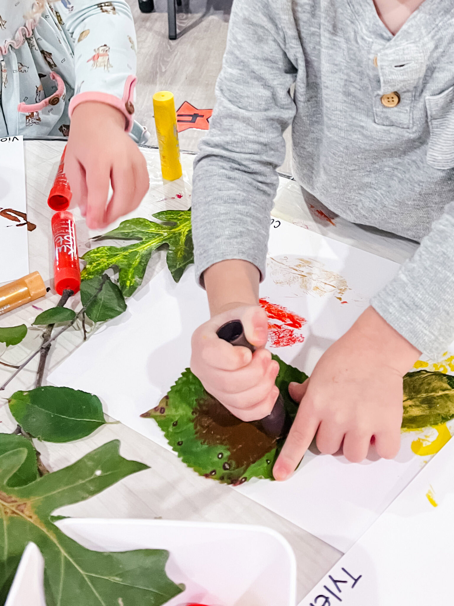 Leaf Print Art for the Preschool Classroom - Play to Learn Preschool